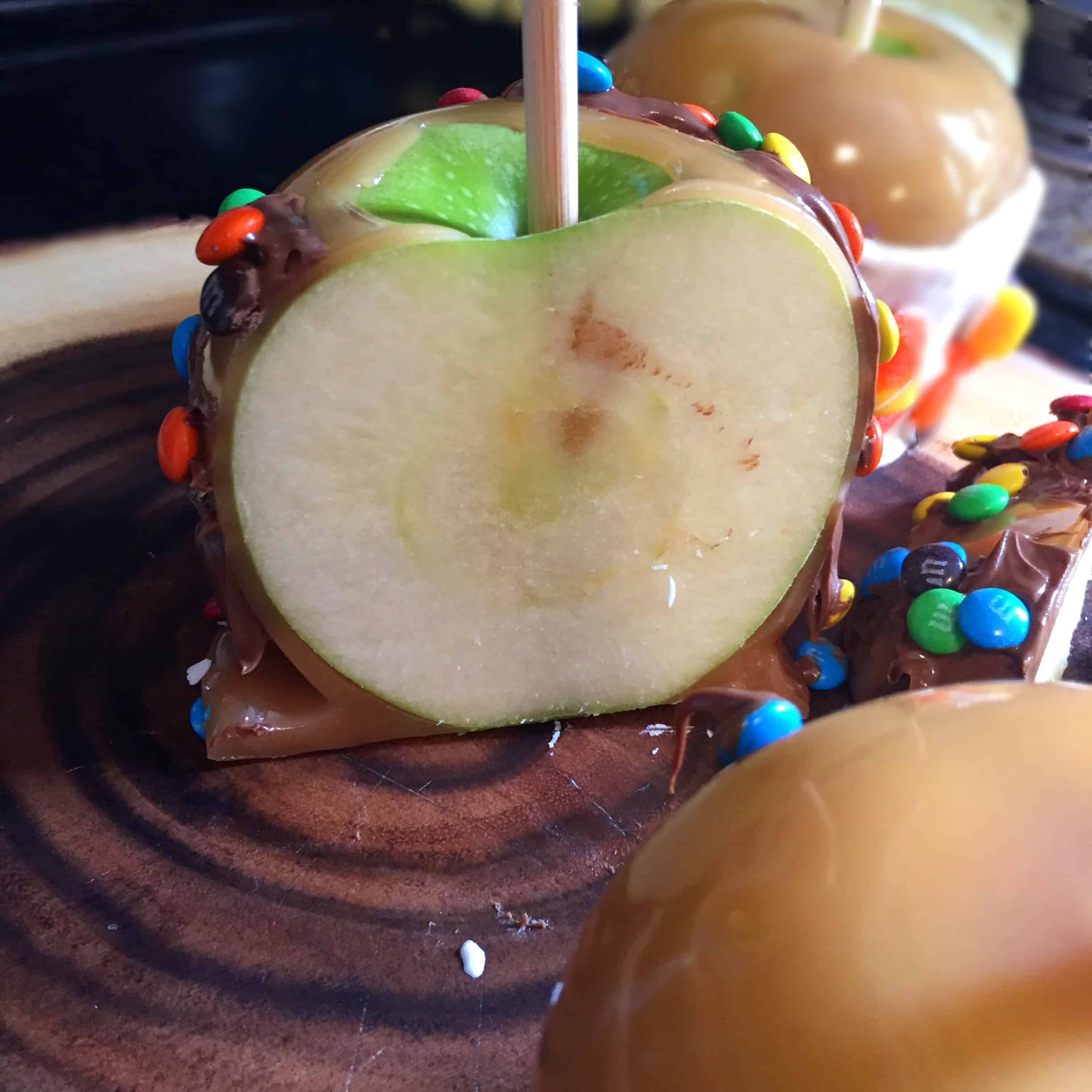 How To Make Caramel Apples - FlyPeachPie