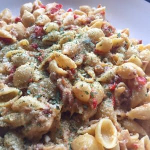 Creamy Bacon and Roasted Red Pepper Pasta - FlyPeachPie