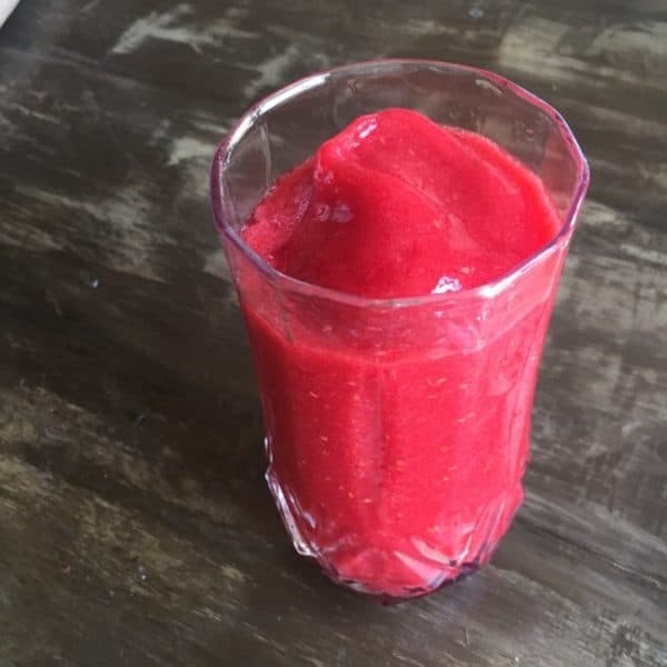 Raspberry Smoothie - FlyPeachPie