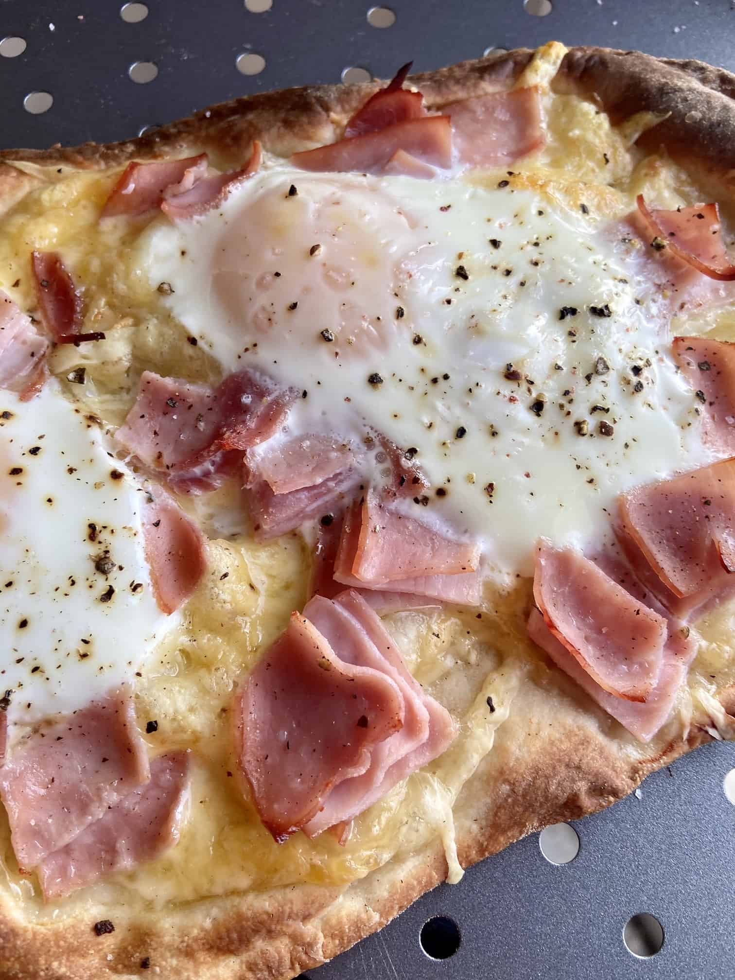 Egg Ham and Cheese Flatbread - FlyPeachPie