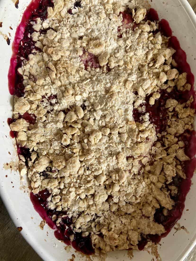 Four Berry Crumble - FlyPeachPie