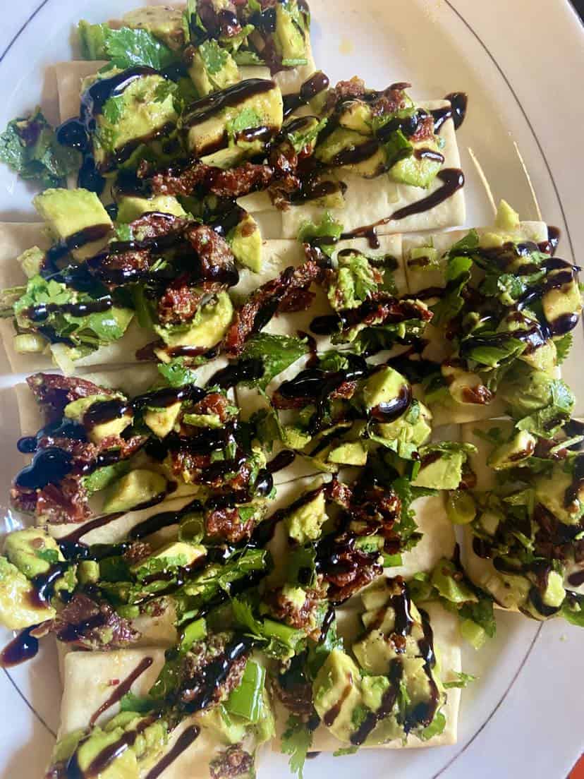 Avocado And Sundried Tomato Bites - FlyPeachPie