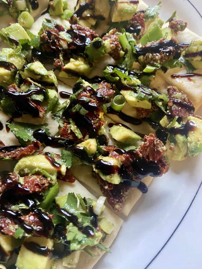Avocado And Sundried Tomato Bites - FlyPeachPie