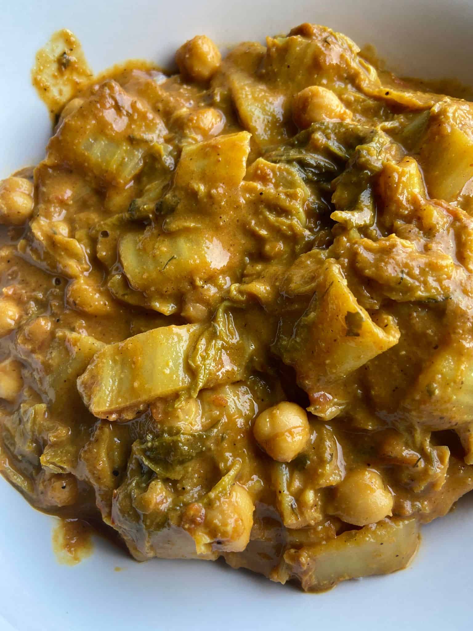 Cabbage and Chickpea Curry - FlyPeachPie