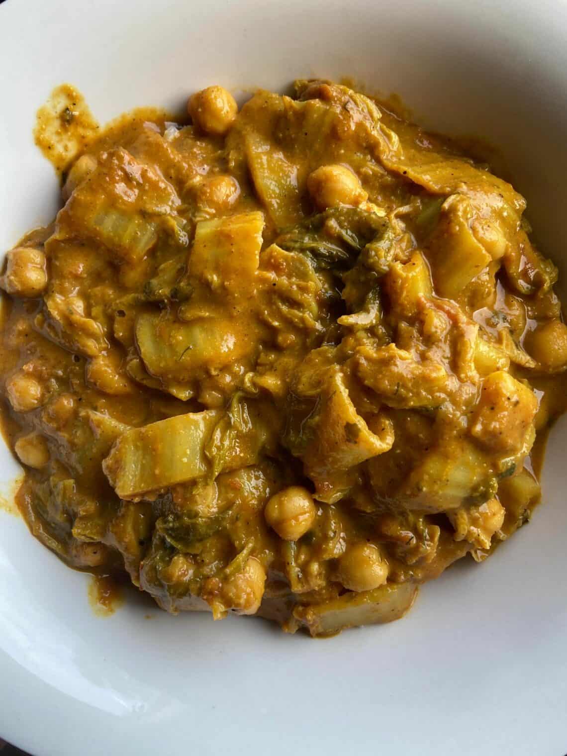 Cabbage and Chickpea Curry - FlyPeachPie