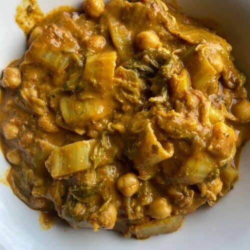 Cabbage and Chickpea Curry - FlyPeachPie