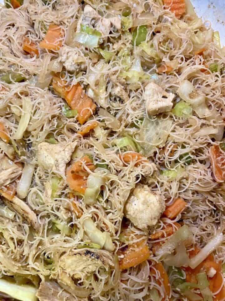 Easy Filipino Chicken Pancit Recipe (Pancit Bihon) - FlyPeachPie