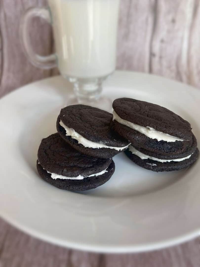 Homemade Soft Oreo Cookies - FlyPeachPie